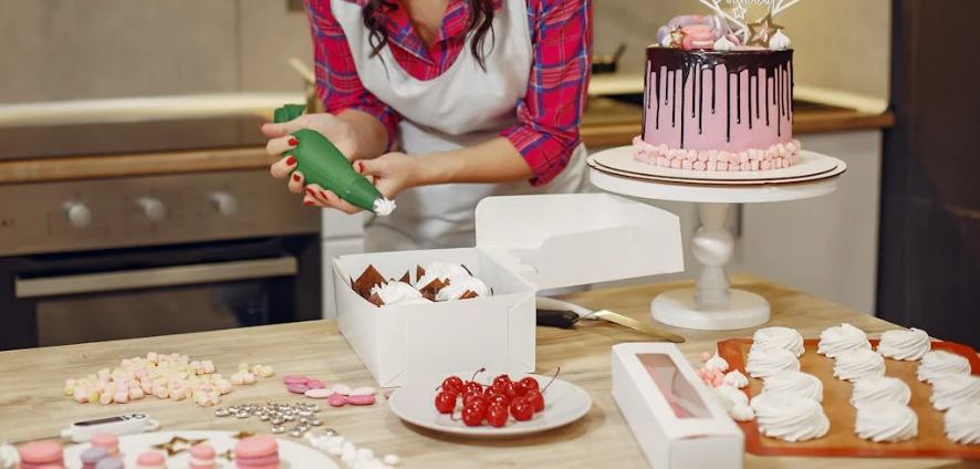 My Top 5 Cake Decorating Tools For Home Bakers – Devlin Design Studio